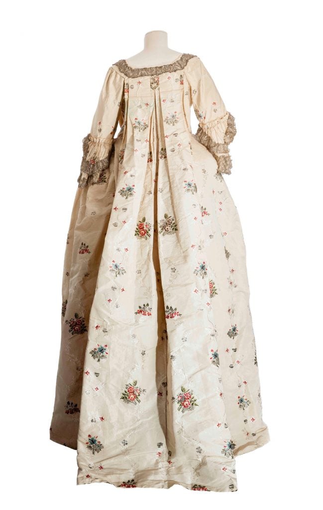 Georgian_Dress_back - 100 Objects That Made Kent